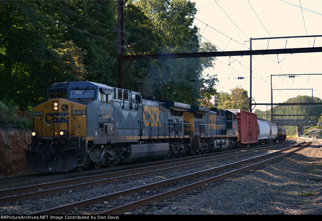 CSX CW44AH 5116 leads Q418-25